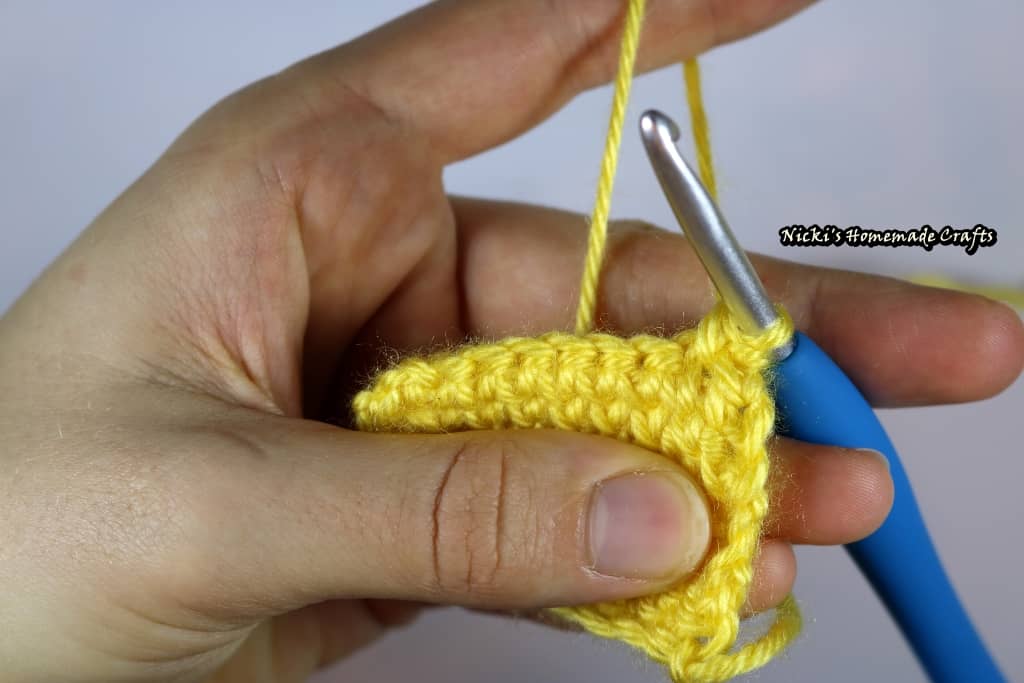 How to Crochet the Waistcoat Stitch (Knit Stitch) Easily in Rows and Rounds + VIDEO - Nicki's ...