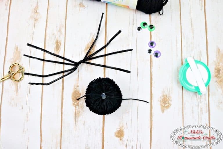 How to make a Spider Pom-Pom - Halloween DIY Tutorial - Nicki's ...