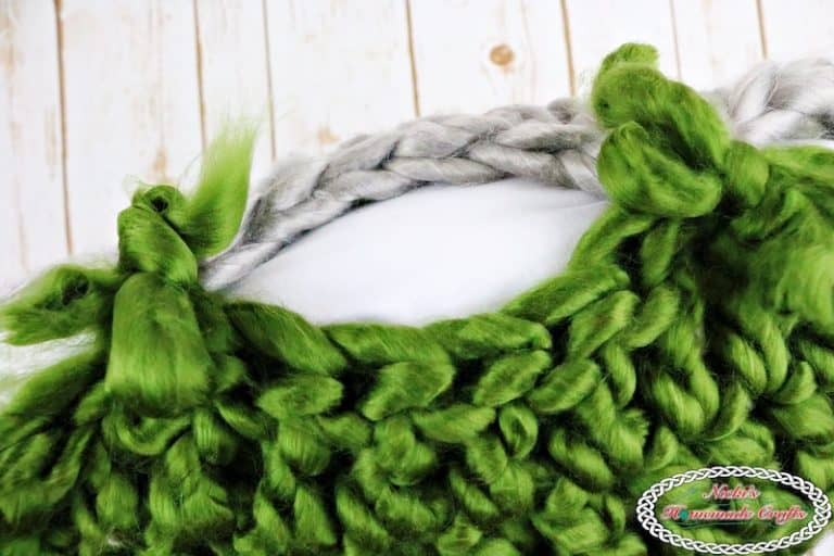 Reversible Pillow with Cozy Jumbo Yarn - Free Crochet Pattern - Nicki's ...