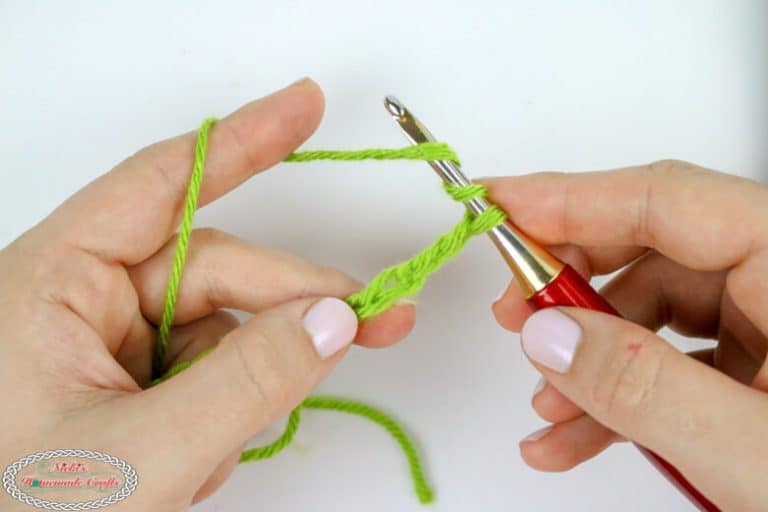 How to crochet the Treble Crochet - Beginner Video and Photo Tutorial