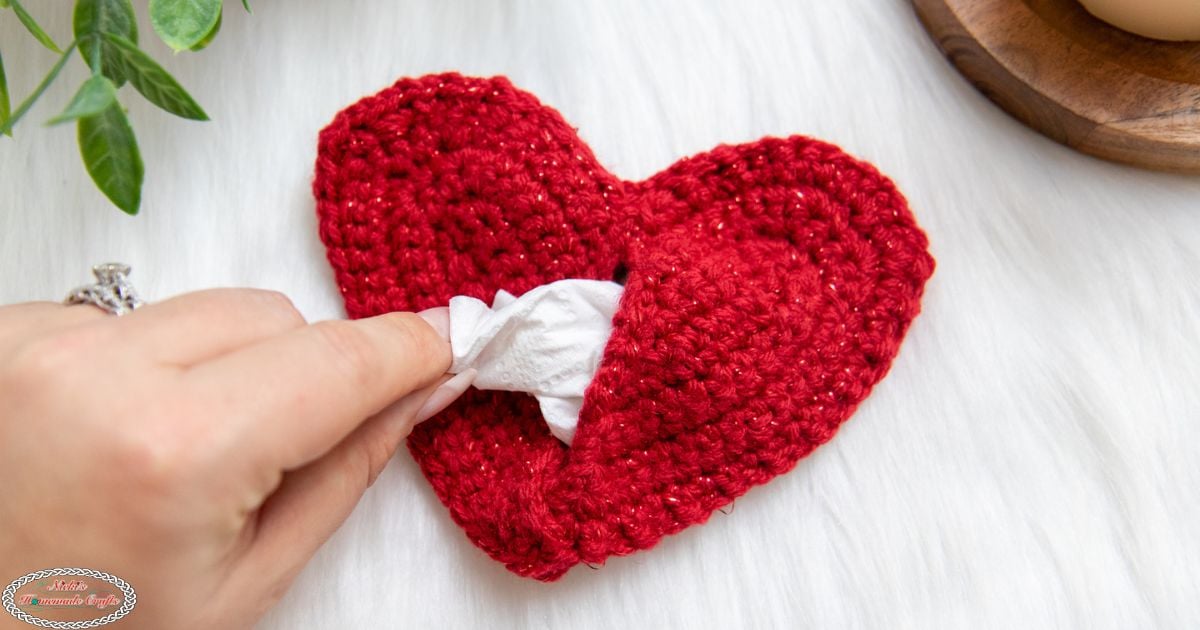 Crochet Heart Pouch - Easy & Quick Free Pattern - Nicki's Homemade Crafts