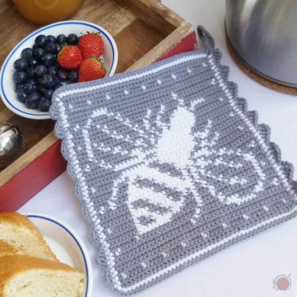 20 Free and Easy Bee Crochet Patterns - Nicki's Homemade Crafts