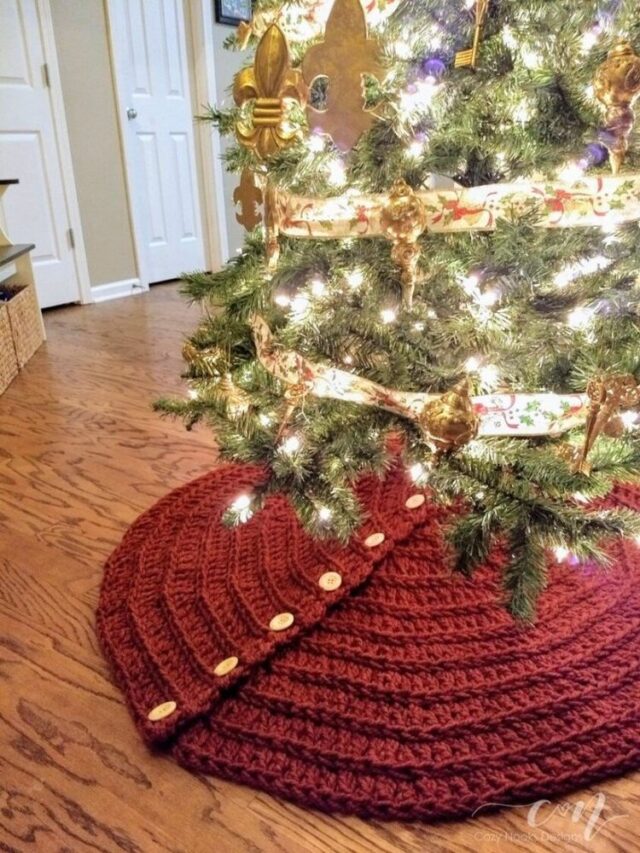 20 Most Beautiful FREE Crochet Christmas Tree Skirt Patterns - Nicki's ...
