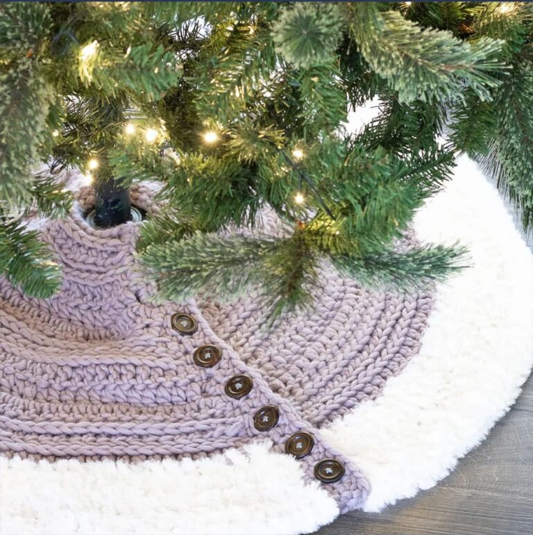 20 Most Beautiful FREE Crochet Christmas Tree Skirt Patterns - Nicki's ...