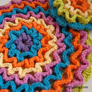 10 Free Wiggle Crochet Patterns to Amaze You - Nicki's Homemade Crafts