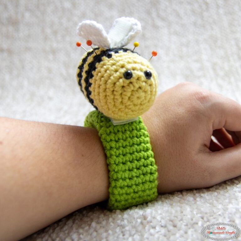 Crochet Bee Slap Bracelet and Pin Cushion - FREE Pattern! - Nicki's ...