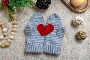 FREE Crochet Half Heart Mittens Pattern for Kids and Adults - Nicki's ...