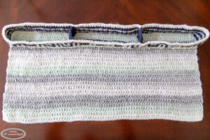 FREE Mosaic Crochet Keyboard Wrist Cushion with Storage Pattern - Nicki ...