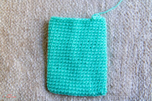 Easy FREE Crochet Phone Holder Wedge Pattern - Quick Gift - Nicki's ...