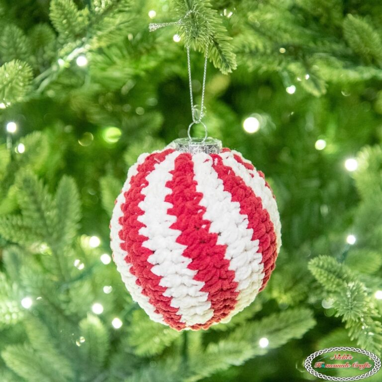 FREE Christmas Ball Crochet Pattern with Stars with Beginner-Friendly ...